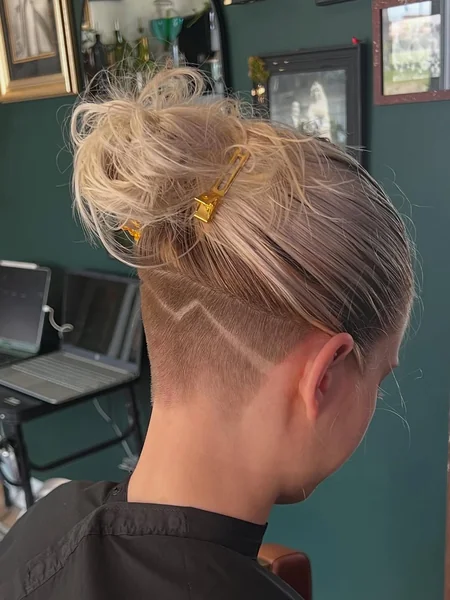 40+ Hairstyles for Medium Length Hair in 2025